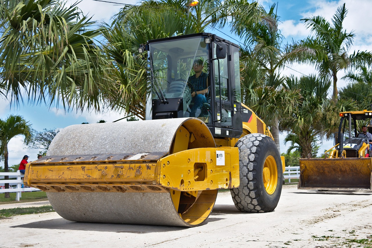Road Handling & Compaction Machinery - SAMAQUIP | Leading Construction ...